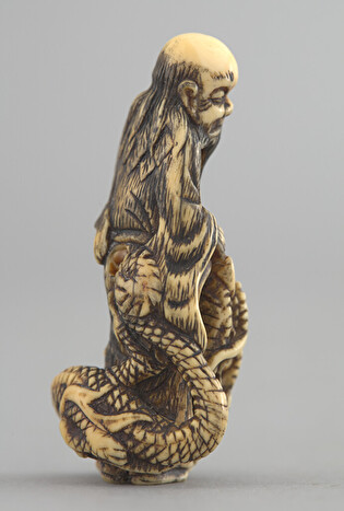 Katabori netsuke - Sennin Bashiko ze smokiem | Muzeum Narodowe w ...